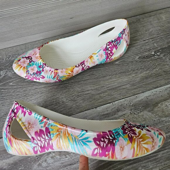 CROCS | Shoes | Crocs Womens Laura Graphic Flat Tropical Floral White ...